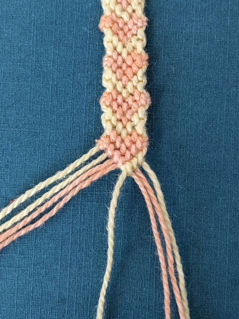 Heart Patterned Friendship Bracelets * Moms and Crafters