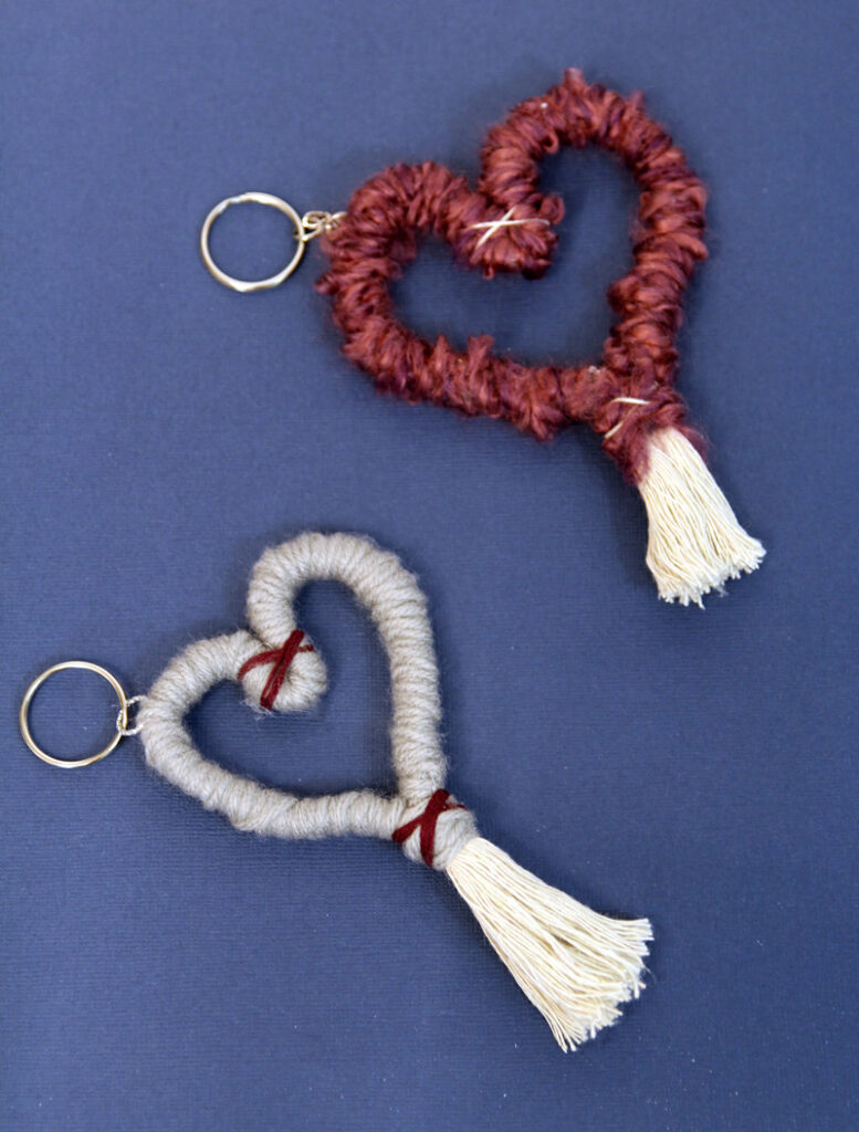 Macrame Heart Keychain * Moms and Crafters
