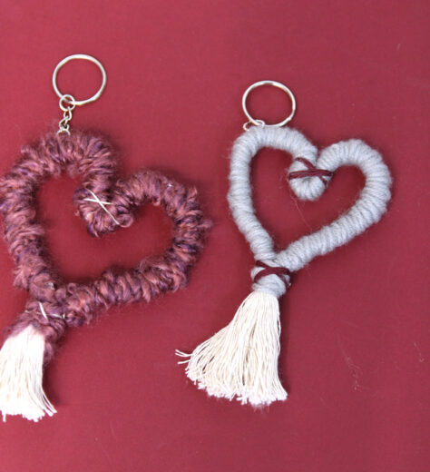 Macrame Heart Keychain * Moms and Crafters