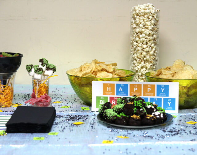 Science Birthday Party - A Fun STEM-y Celebration! * Moms and Crafters
