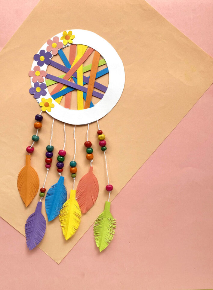 Paper Dream Catcher + Free Template * Moms and Crafters