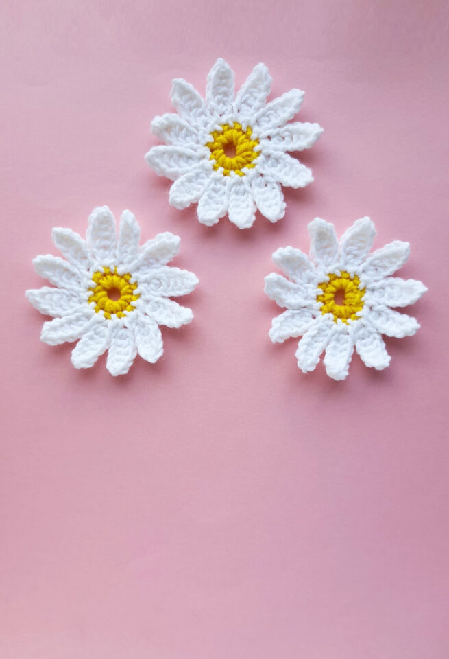 Free Daisy Crochet Pattern * Moms and Crafters