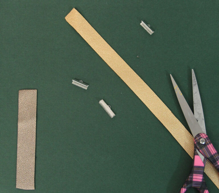 DIY Leather Bookmarks in minutes! * Moms and Crafters