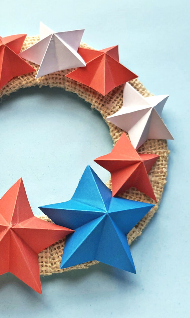 How to Make Paper 3D Stars * Moms and Crafters