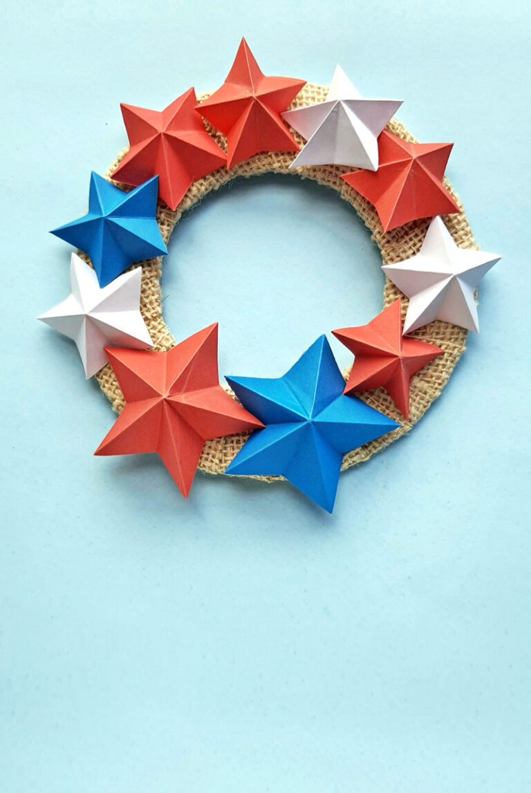 How to Make Paper 3D Stars * Moms and Crafters