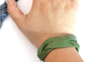 Magic Leather Braid Bracelet Tutorial * Moms and Crafters
