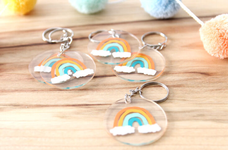 DIY Rainbow Keychains - a Fun Party Favor! * Moms and Crafters
