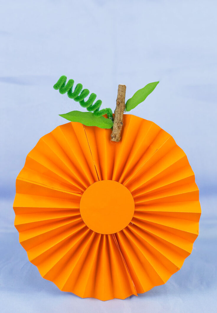 How to Make Paper Pumpkin Wall Decor * Moms and Crafters