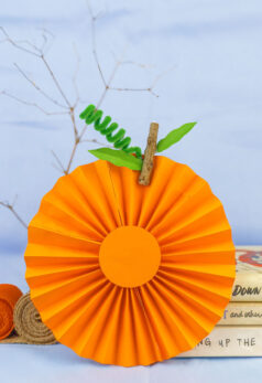 How to Make Paper Pumpkin Wall Decor * Moms and Crafters