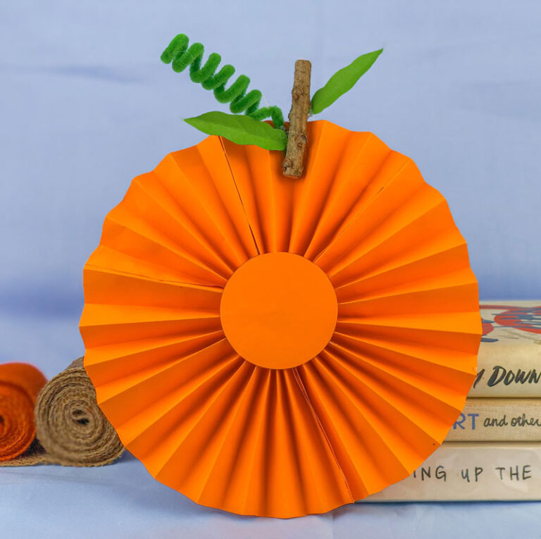 How to Make Paper Pumpkin Wall Decor * Moms and Crafters