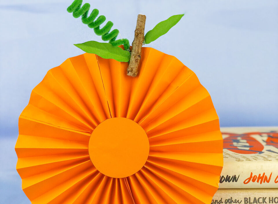 How to Make Paper Pumpkin Wall Decor * Moms and Crafters