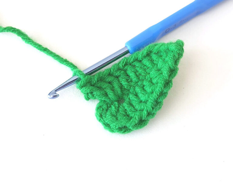 Small Leaf Crochet Pattern * Moms and Crafters