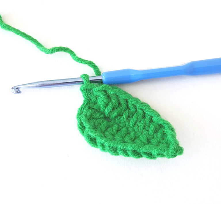 Small Leaf Crochet Pattern * Moms and Crafters
