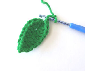 Small Leaf Crochet Pattern * Moms and Crafters
