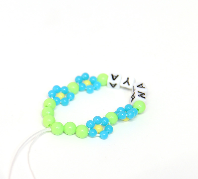 Daisy Chain Beaded Bracelets + Your Name! * Moms and Crafters