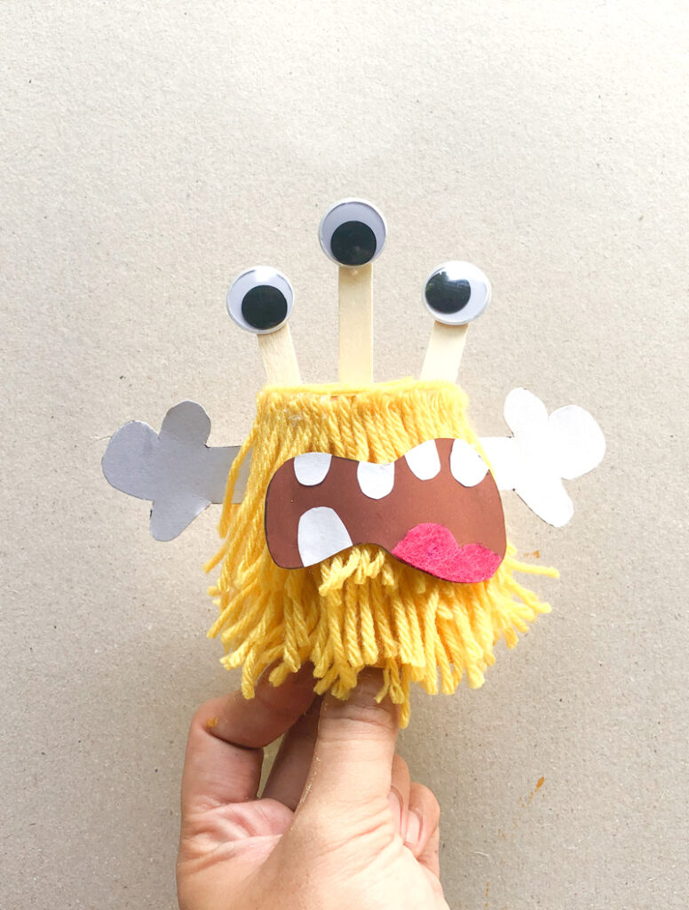 Yarn Monster Craft * Moms and Crafters