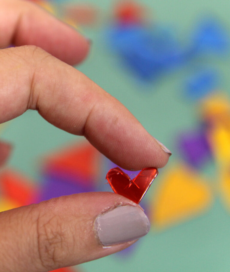 How to Cut CDs and DVDs for Crafting * Moms and Crafters
