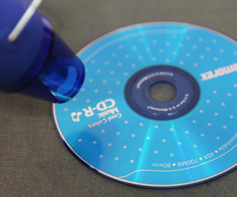 How to Cut CDs and DVDs for Crafting * Moms and Crafters