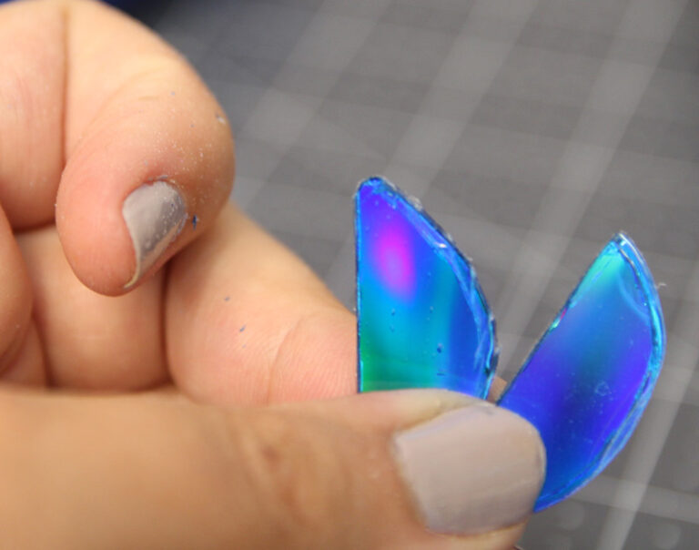 How to Cut CDs and DVDs for Crafting * Moms and Crafters