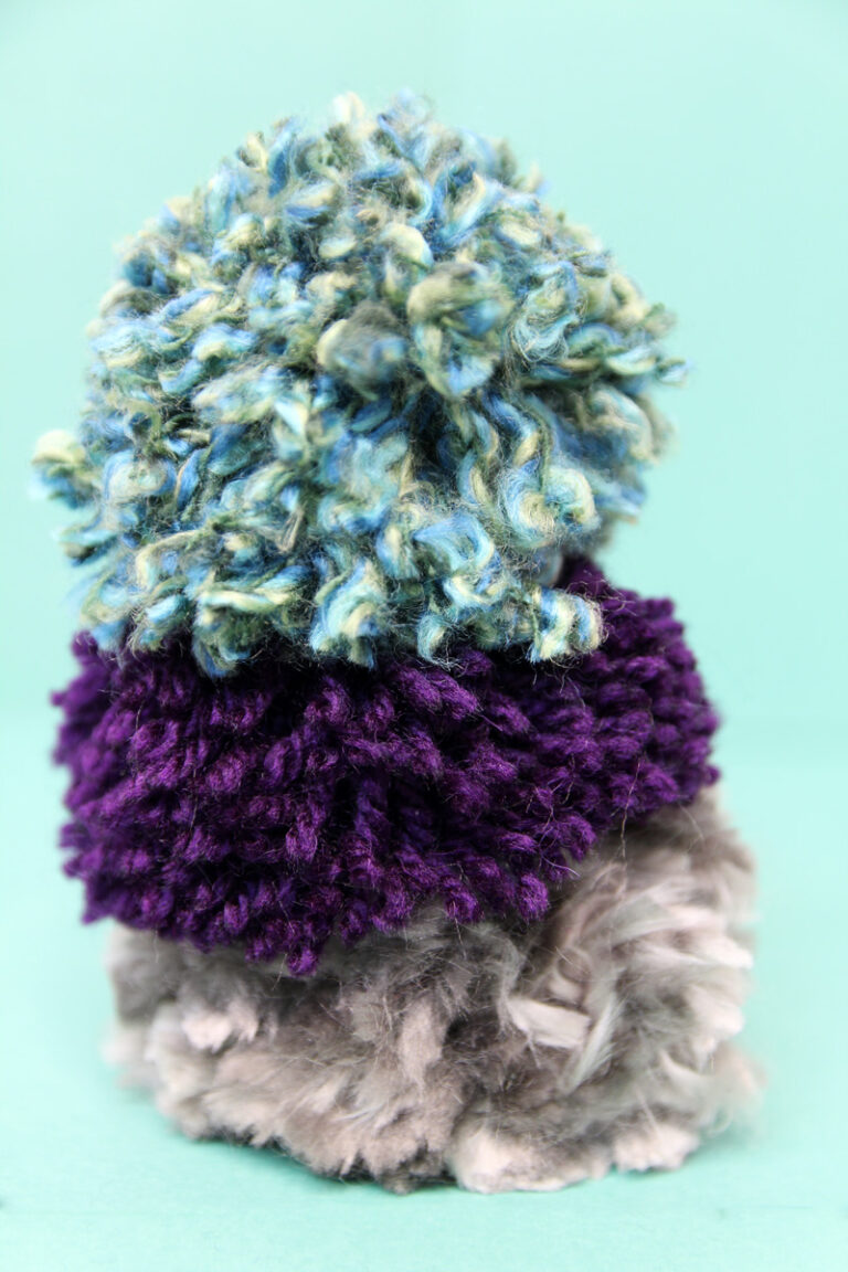 How to Make Pom Poms from Yarn 3 Ways * Moms and Crafters