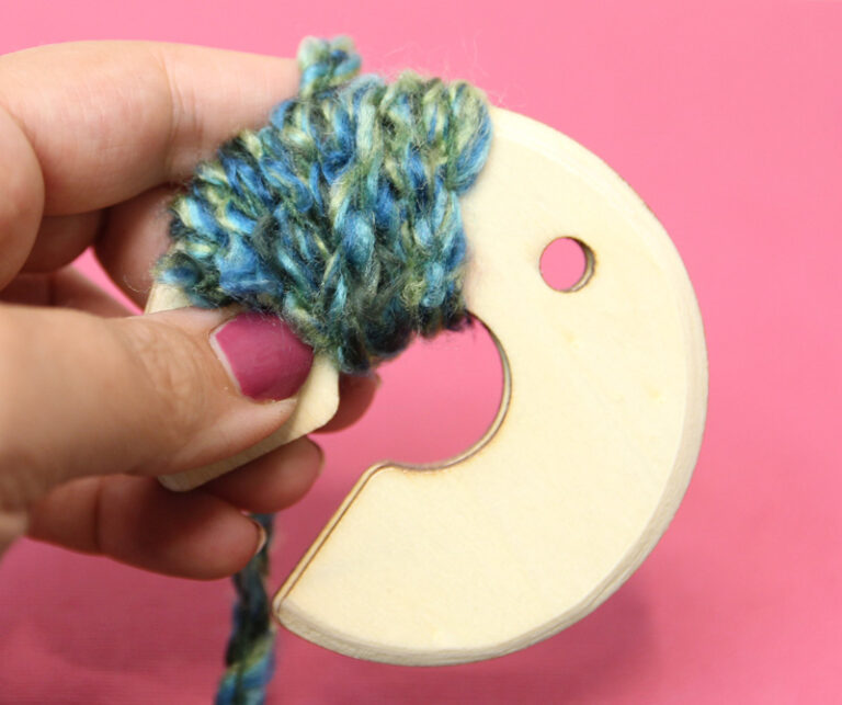 How to Make Pom Poms from Yarn 3 Ways * Moms and Crafters