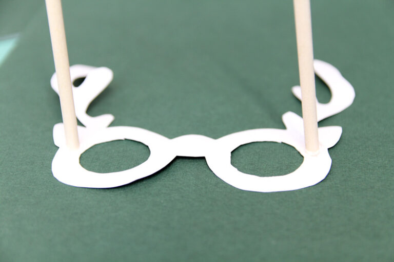 Glasses Paper Craft for Christmas * Moms and Crafters
