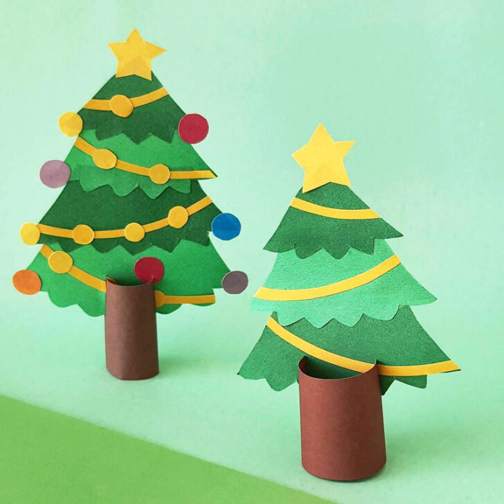 Paper Christmas Tree that Stands! * Moms and Crafters
