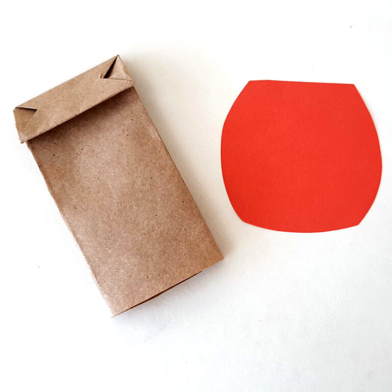 Santa Paper Bag Puppet + Free Template * Moms and Crafters