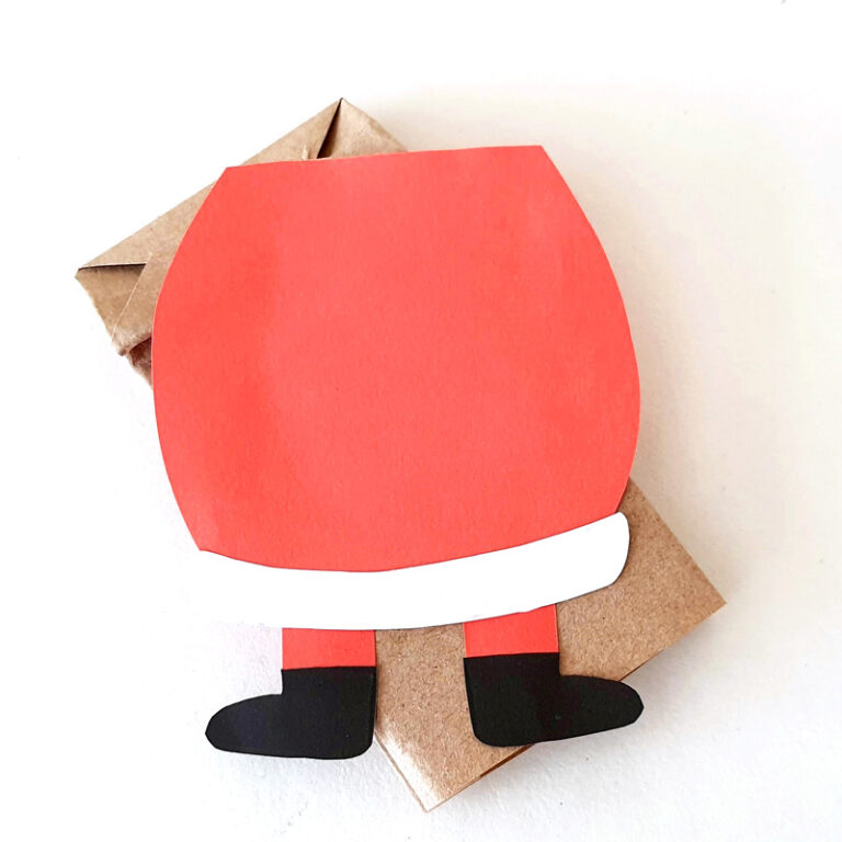 Santa Paper Bag Puppet + Free Template * Moms and Crafters