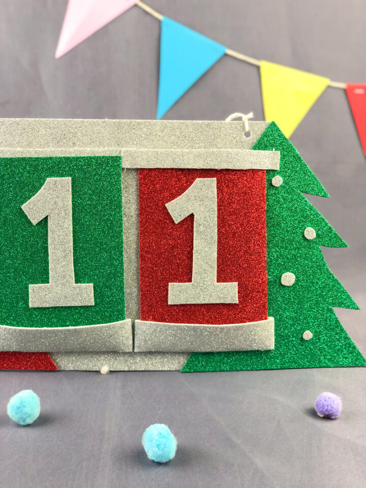 DIY Christmas Countdown + Free Template * Moms and Crafters