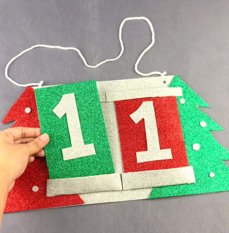 DIY Christmas Countdown + Free Template * Moms and Crafters