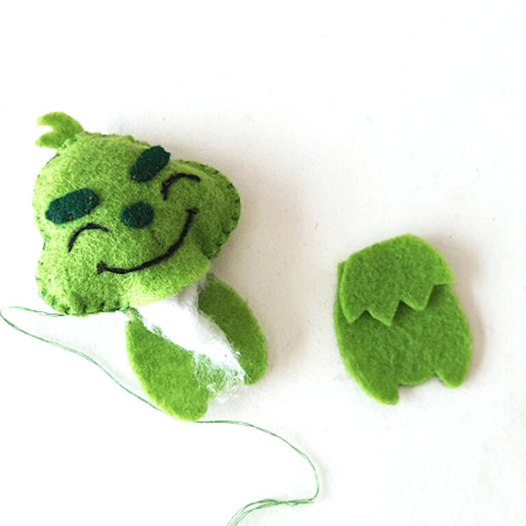 Felt Grinch Ornament Template * Moms and Crafters