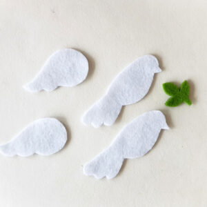 Felt Dove Ornament - Free Pattern * Moms and Crafters