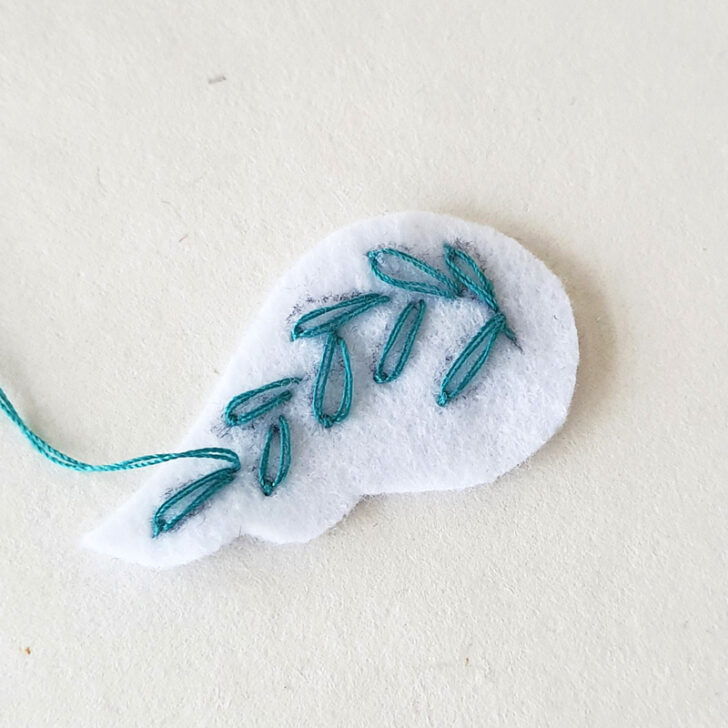 Felt Dove Ornament - Free Pattern * Moms and Crafters