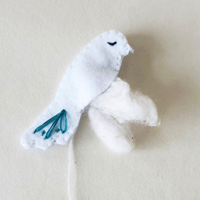Felt Dove Ornament - Free Pattern * Moms and Crafters