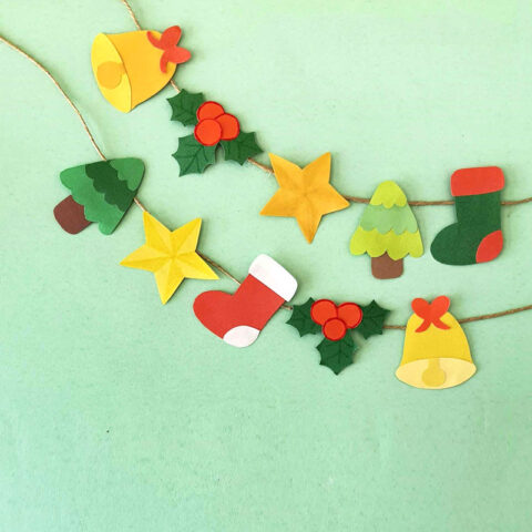 Paper Christmas Garland - Free Template * Moms and Crafters