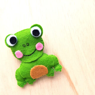 Felt Frog Pattern & Softie Craft * Moms and Crafters
