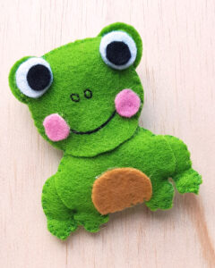 Felt Frog Pattern & Softie Craft * Moms and Crafters