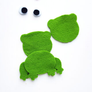 Felt Frog Pattern & Softie Craft * Moms and Crafters