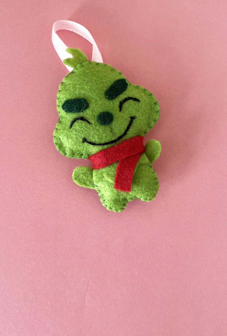 Felt Grinch Ornament Template * Moms and Crafters