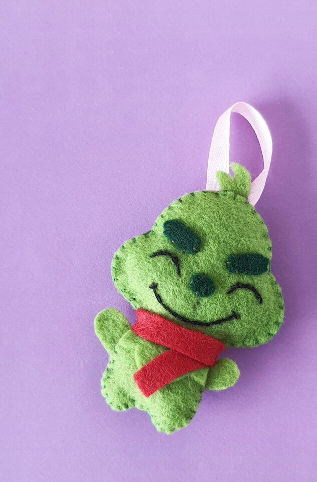 Felt Grinch Ornament Template * Moms and Crafters