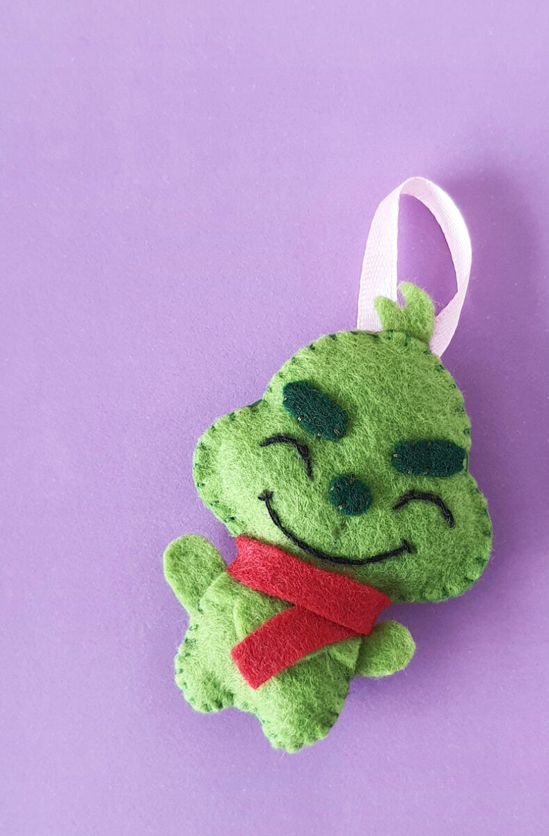 Felt Grinch Ornament Template * Moms and Crafters