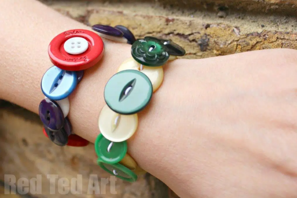 22+ Ideas for Crafting with Buttons * Moms and Crafters