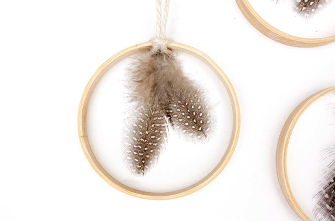 18+ Feather Crafts to Display, Wear, and Enjoy!
