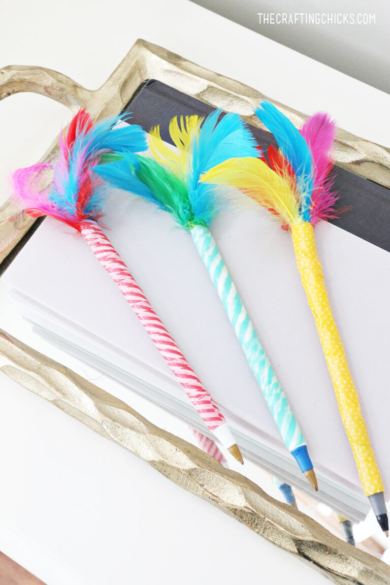 18+ Feather Crafts to Display, Wear, and Enjoy!
