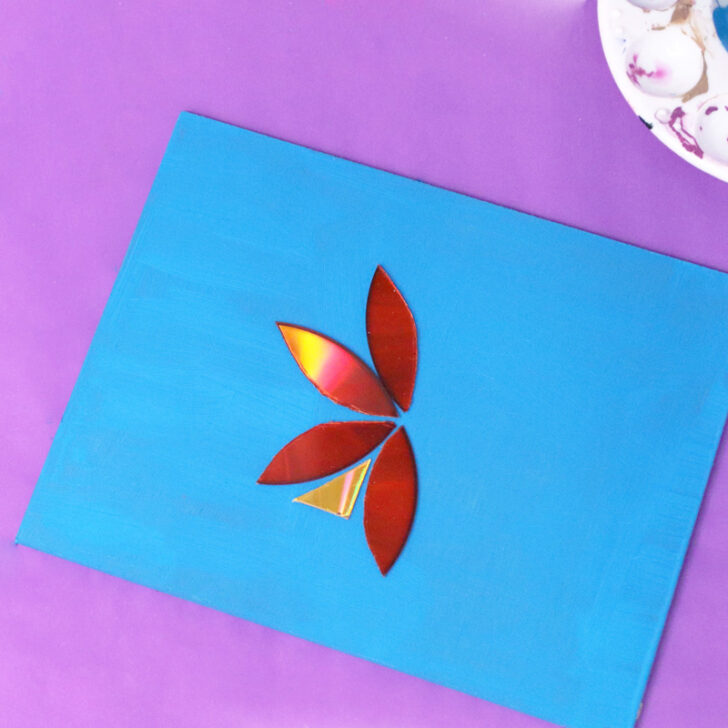 CD Mosaics - Repurpose Old CDs into Art! * Moms and Crafters