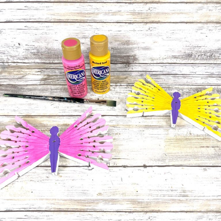 Clothespin Butterfly * Moms and Crafters