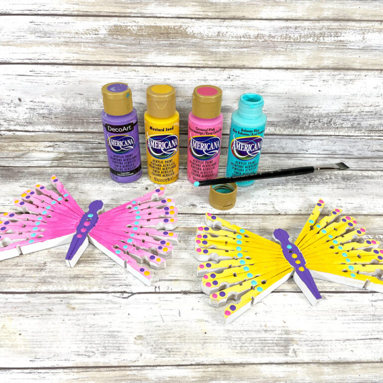 Clothespin Butterfly * Moms and Crafters