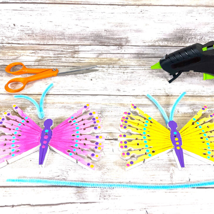 Clothespin Butterfly * Moms and Crafters