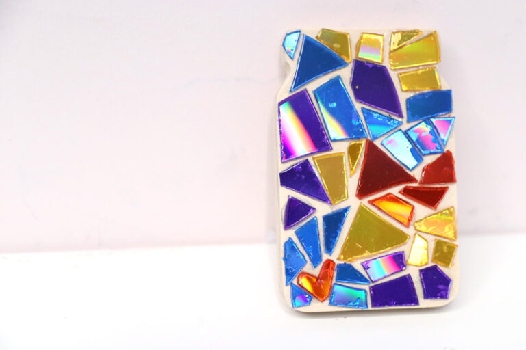 CD Mosaics - Repurpose Old CDs into Art! * Moms and Crafters